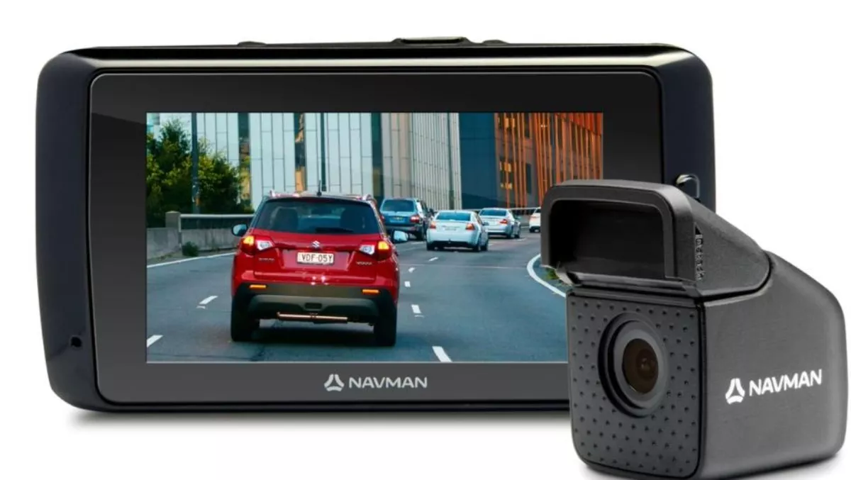 Hands-on review: Navman MiVUE 800 dual camera dashcam