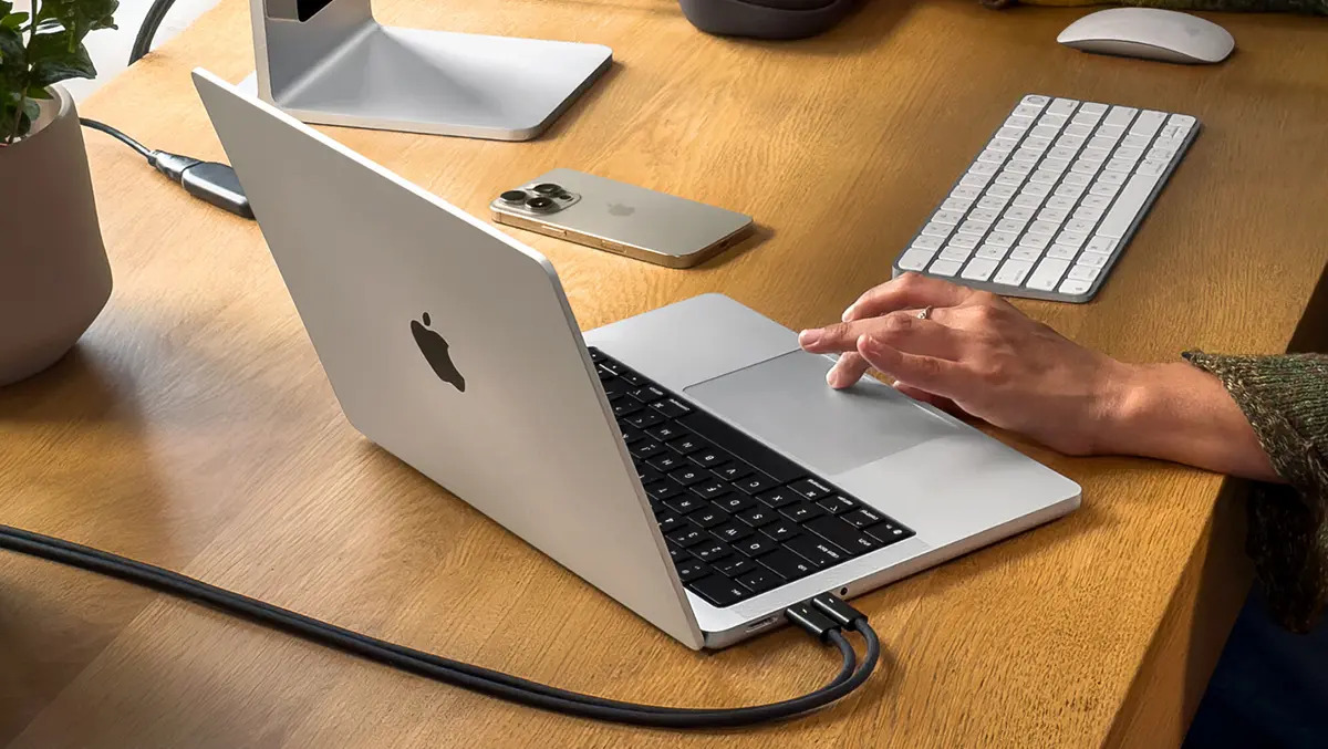 MacBook Pro 14-inch (M5, macOS Tahoe) - Apple's Latest Release - World ...
